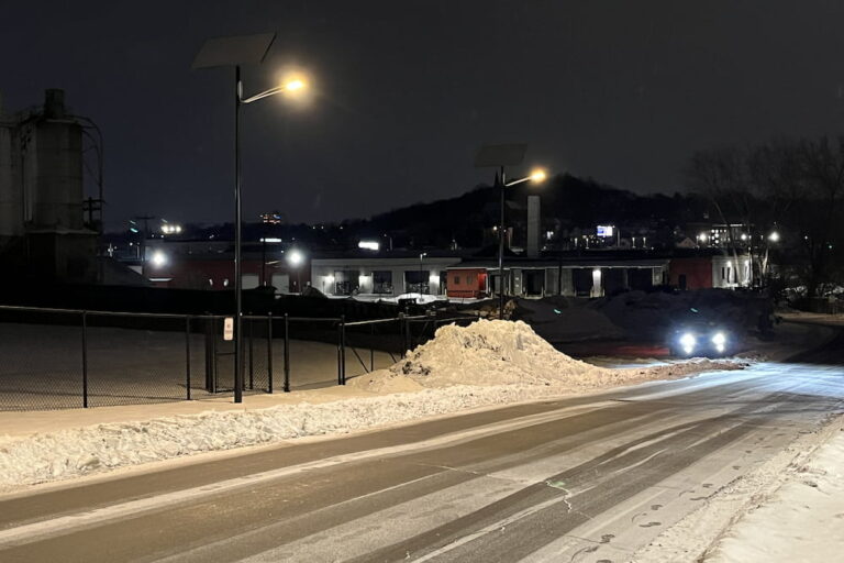 How Do Commercial Solar Lighting Systems Work in Winter?